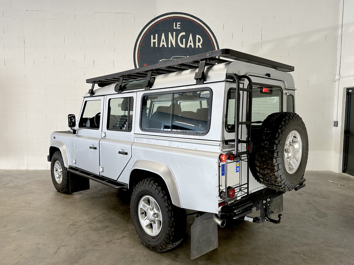 LAND ROVER DEFENDER 2.4 TD4 110 S - L'Aventure Authentique en Toute ...